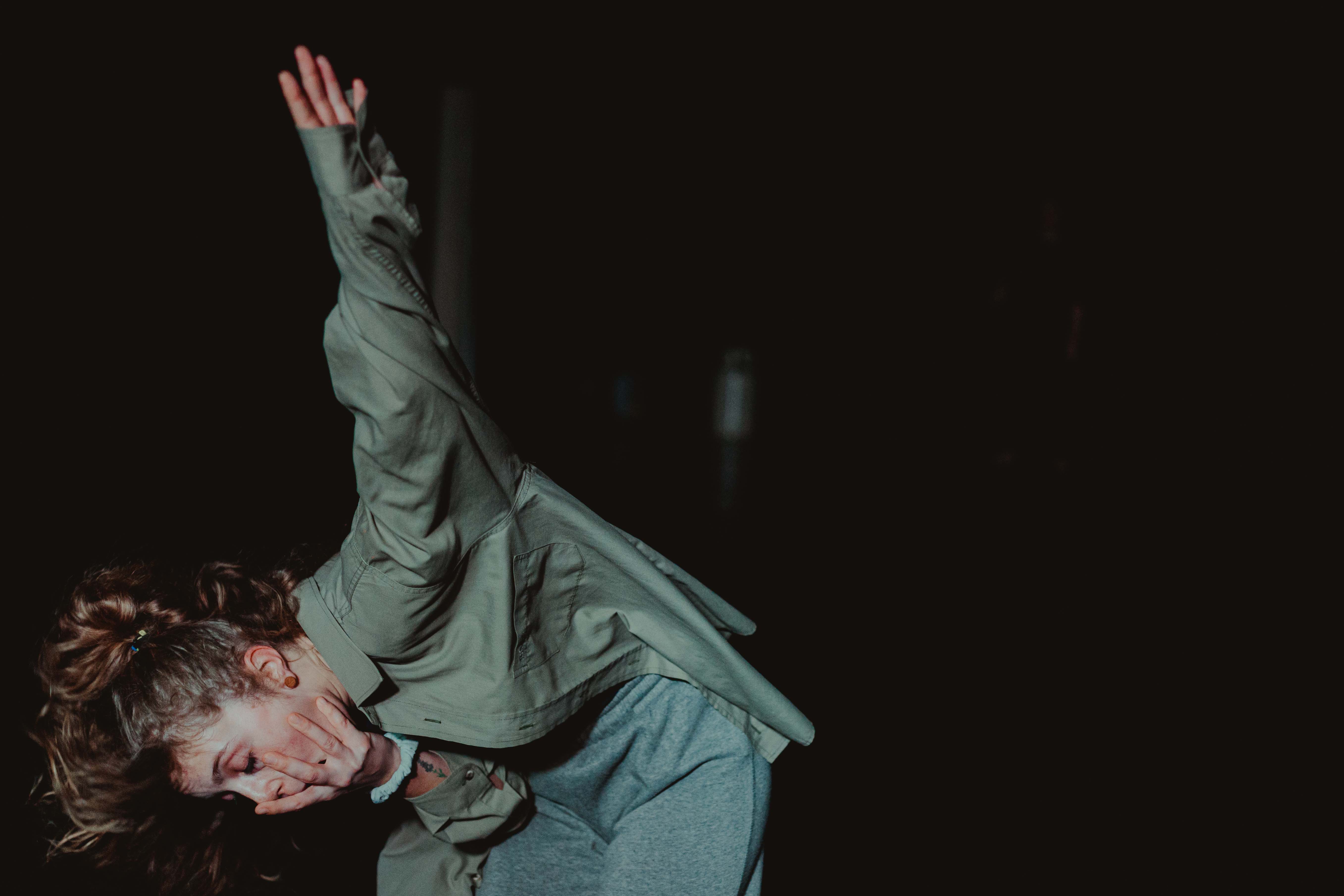 o exacerbar da solidão ou mil formas de (tentar) preencher um vazio