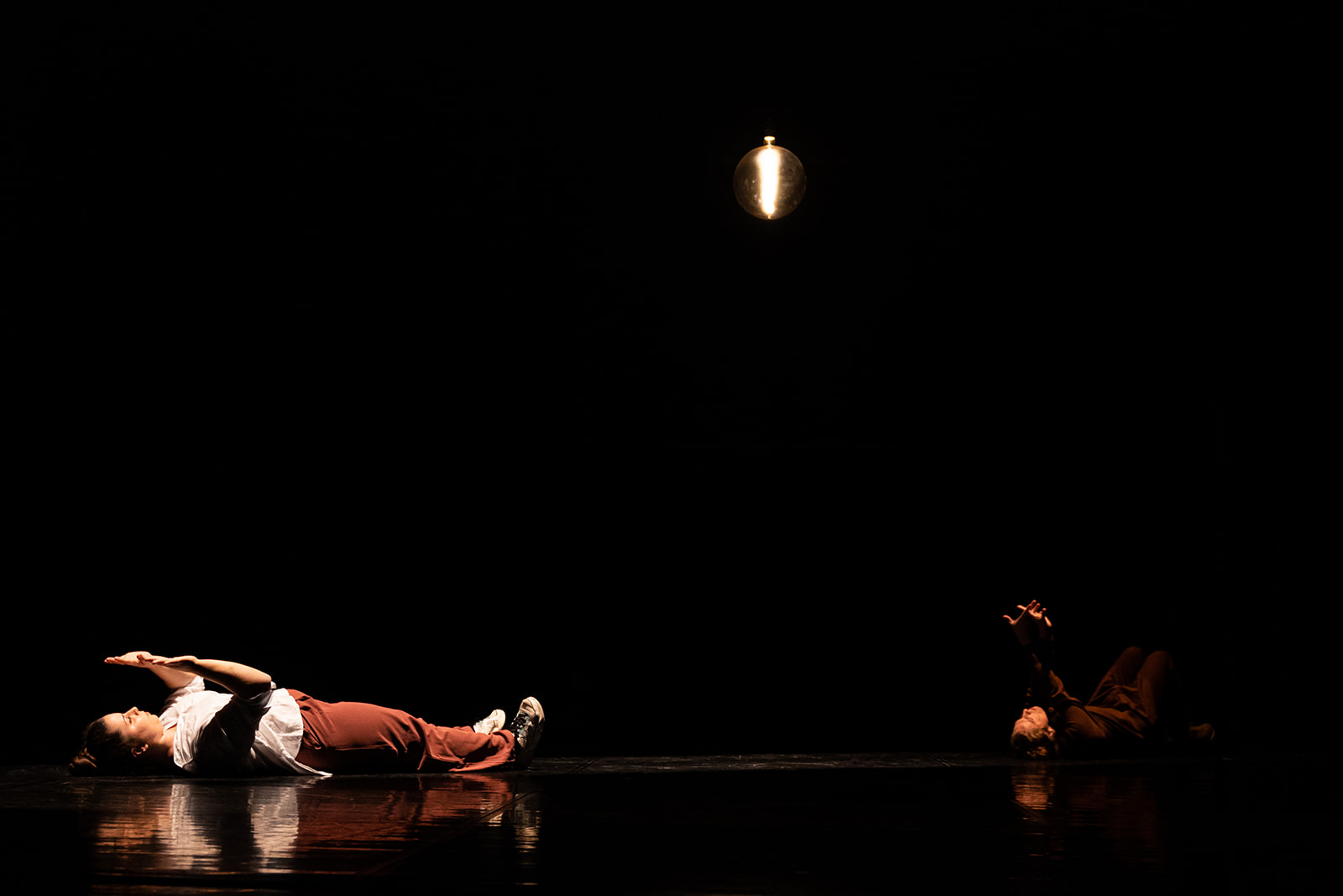 o exacerbar da solidão ou mil formas de (tentar) preencher um vazio