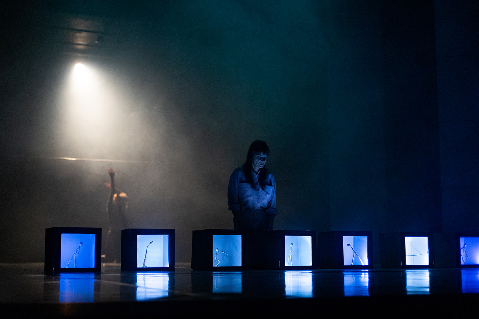 o exacerbar da solidão ou mil formas de (tentar) preencher um vazio